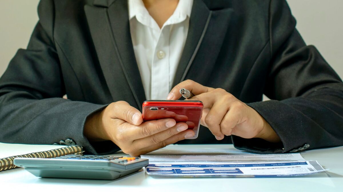 Vrijwel alle Nederlandse werknemers handelen privézaken af onder ...